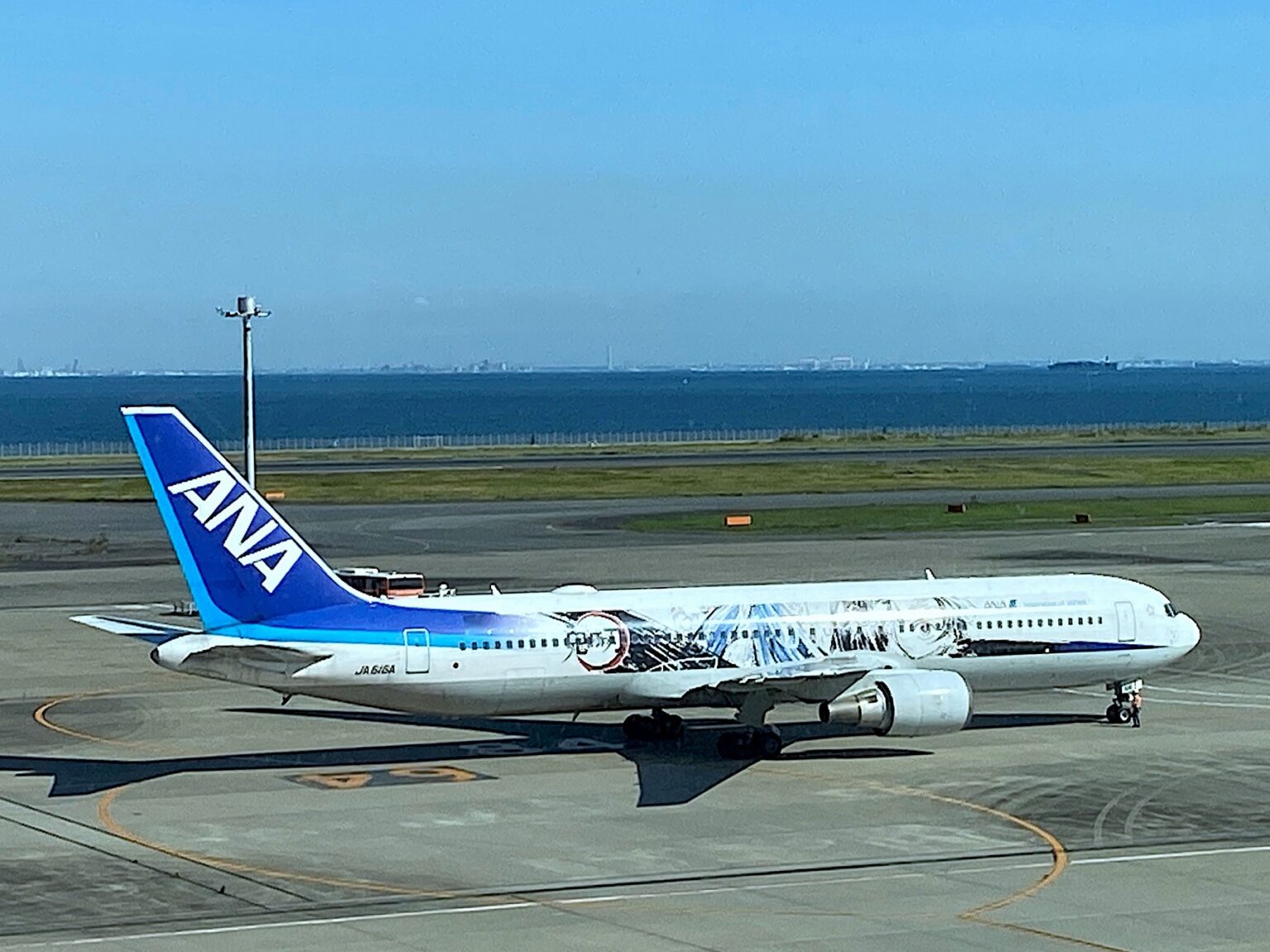 ANA【鬼滅の刃 じぇっと -弐-】で羽田→伊丹空港へ | Kicking！世界の旅へ