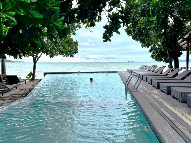 サムイ島・ランチは海がすぐそこ！ホテルだけどリーズナブルな【Escape Beach Resort】で:タイ旅行記④ | Kicking！世界の旅へ